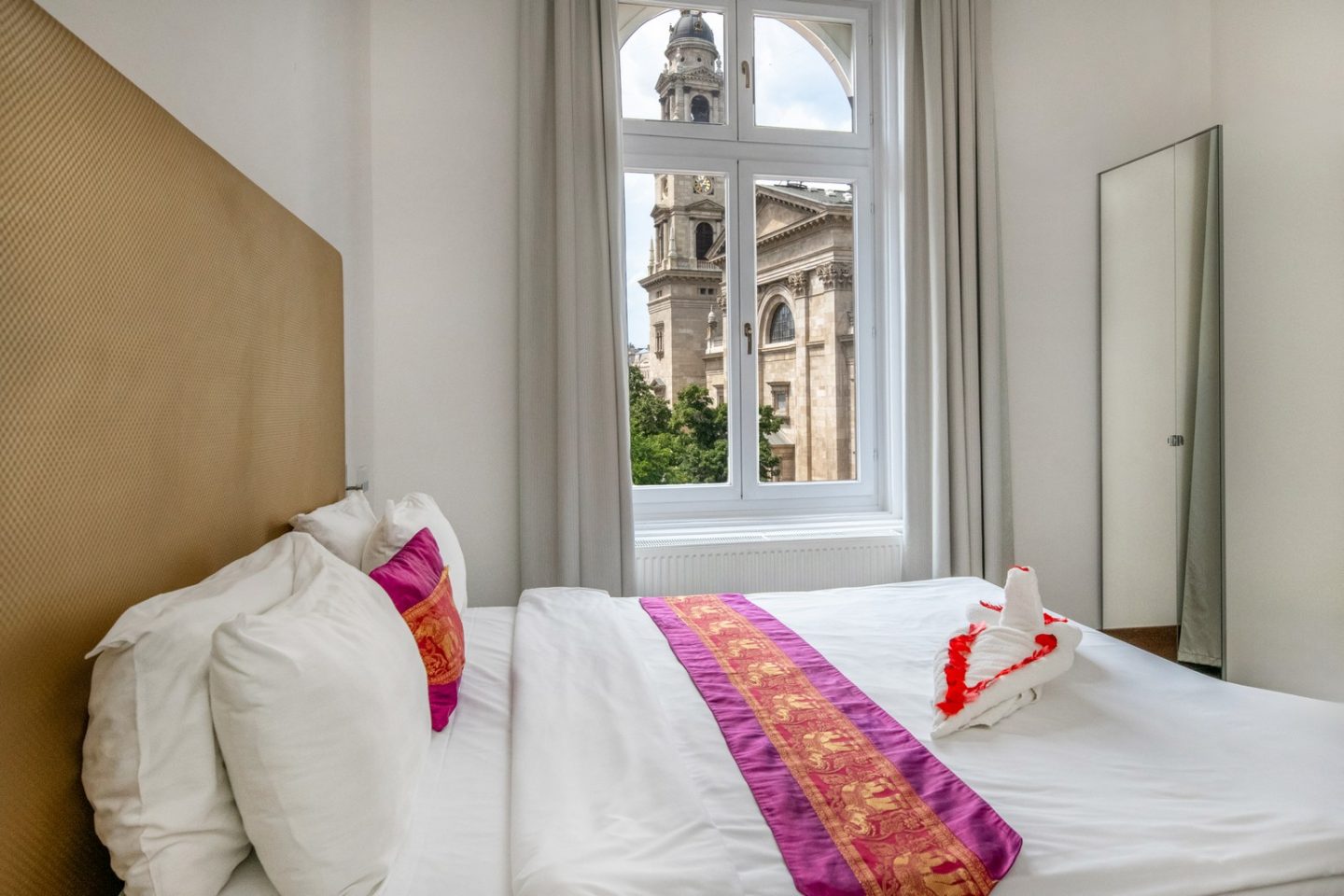 Superior room with Basilica view - Andrassy Thai Hotel